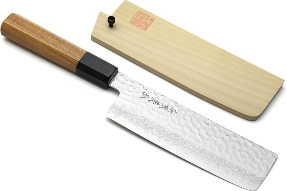 A knife specifically for slicing vegetables