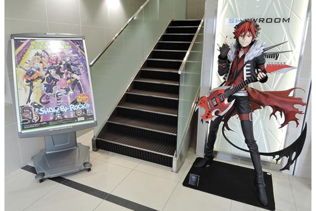 The life-sized Shingancrimsonz Crow figure has a limited quantity