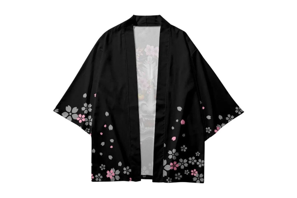 Tsukesage Haori usually features natural motifs