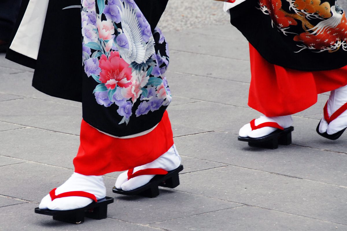 Footwear associated with Kimono